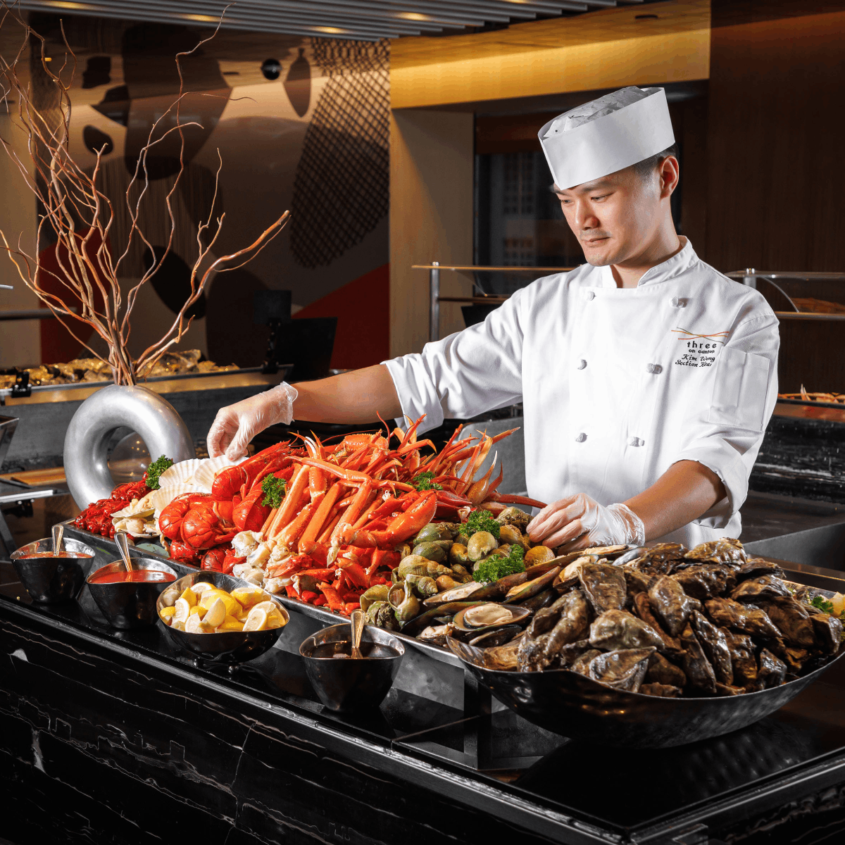 港威酒店, Three on Canton - 自助午餐(星期一至五), (1位) | The Club – Rewards